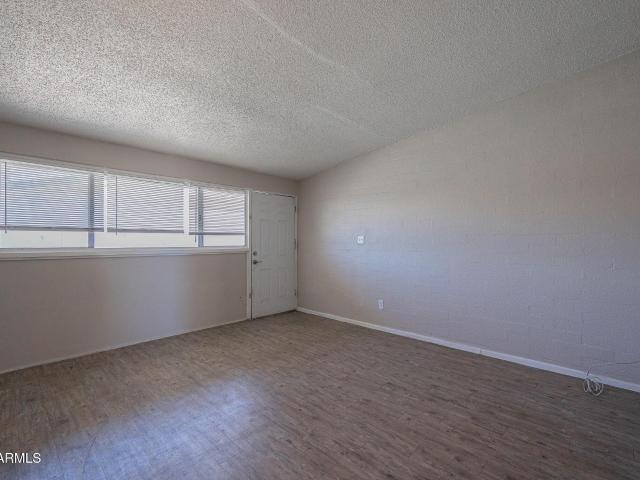 2115 w devonshire avenue # 4