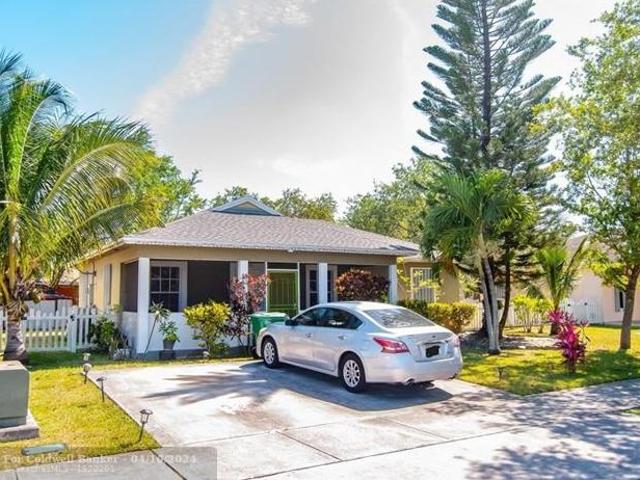 2116 NW 69th St, Miami, FL 33147