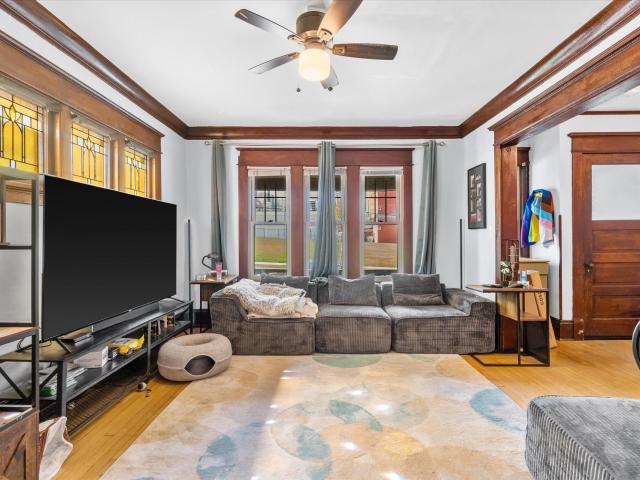 2116 N Oakland Ave, Unit 2118