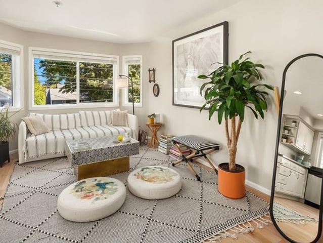 2116 California Ave SW Apt 201, Seattle, WA 98116