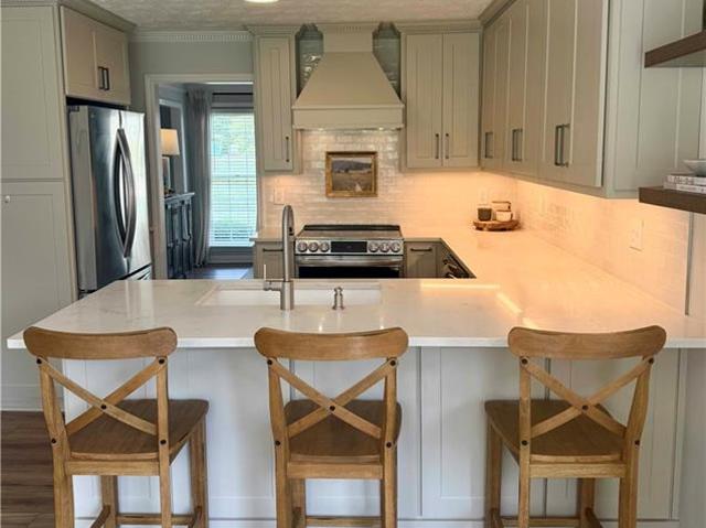 2116 Candlewood Court NE