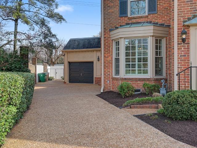 2116 Golf Club Ln
