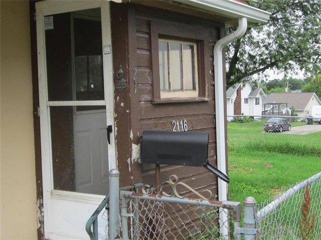2116 Hamilton St SW, Cedar Rapids, IA 52404