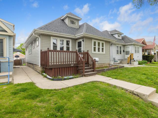 2116 S 70th St