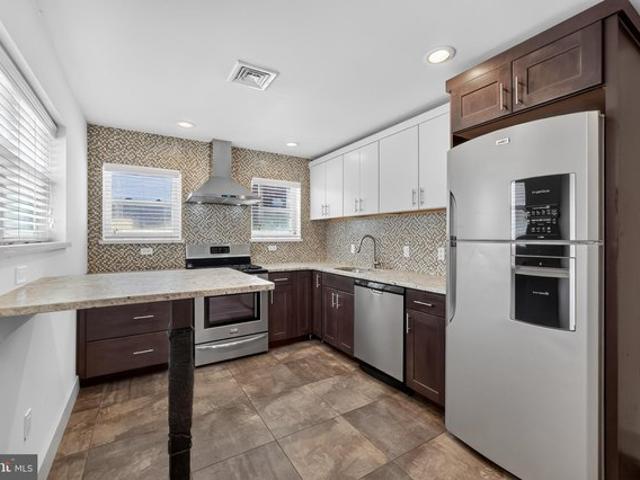 2116 S Beechwood St, Philadelphia, PA 19145
