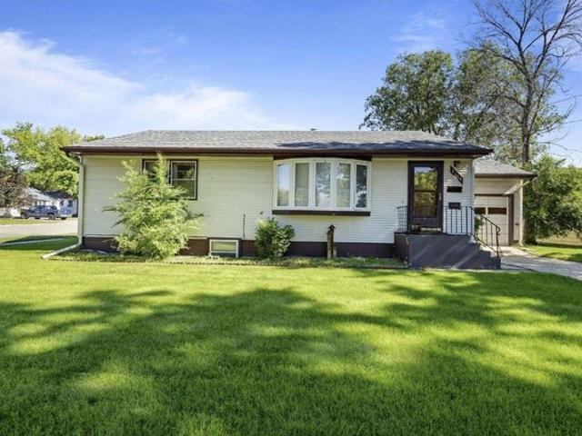 2116 5th Ave NW, Minot, ND 58703