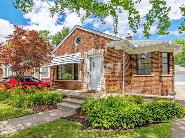 21175 Lochmoor St, Harper Woods, MI 48225