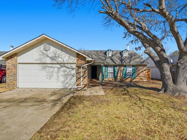 2117 Newbury Dr, Arlington, TX 76014