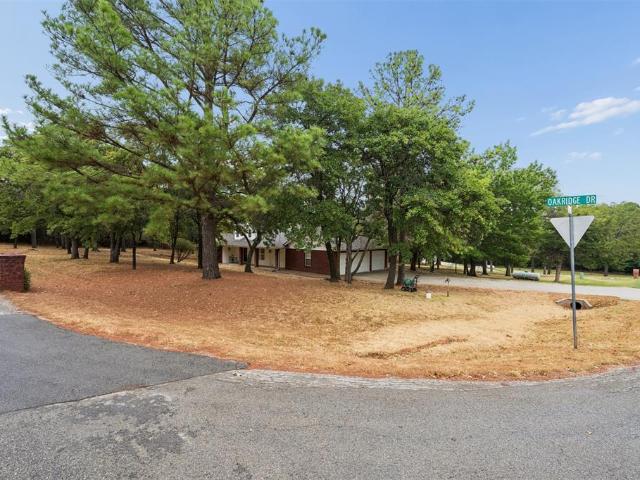 2117 E Oakridge Drive