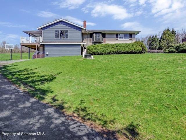 2117 E LA Plume Rd, La Plume, PA 18440