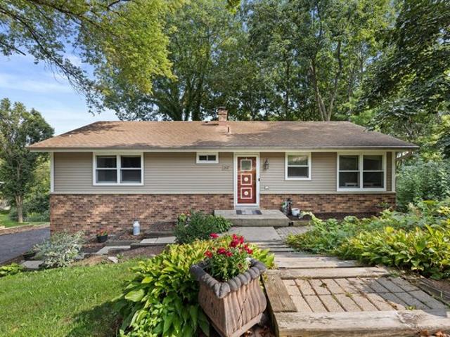 2117 Harris Highland Dr, Waukesha, WI 53188