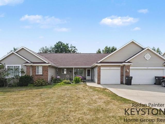 2117 Kinnrow Ave NW, Walker, MI 49534