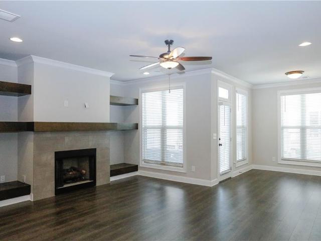 2117 Parkside Glen View