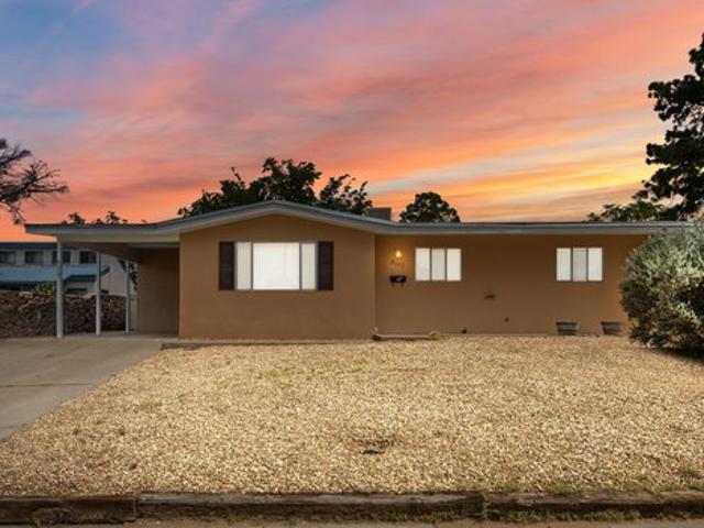 2117 Skyway Dr, Las Cruces, NM 88001