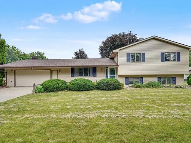 2117 Tilbury Rd, Waterloo, IA 50701