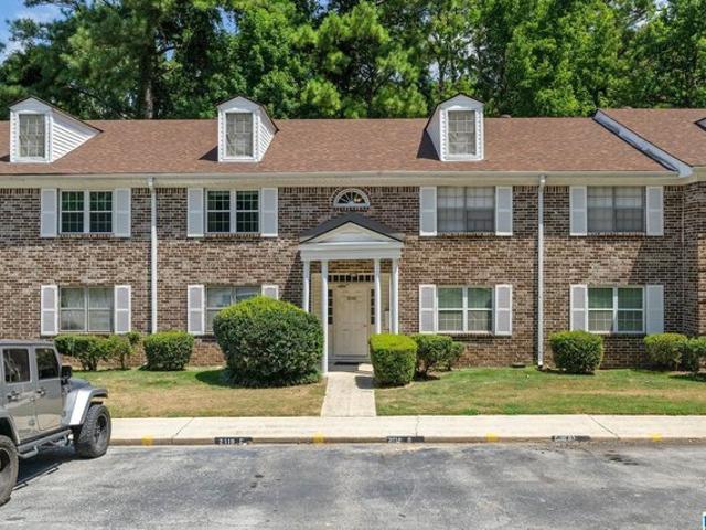 2118 Montreat Ln Apt B, Vestavia Hills, AL 35216
