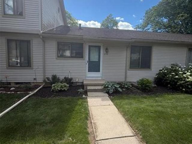 2118 Blue Lac Dr, Haslett, MI 48840