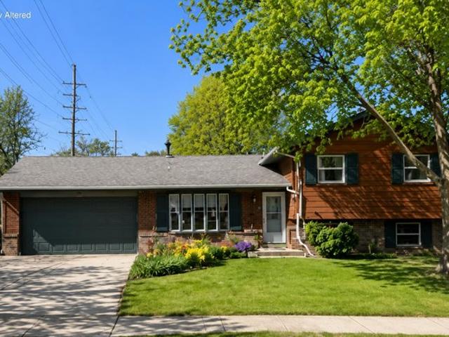 2118 Canary St, West Bend, WI 53090