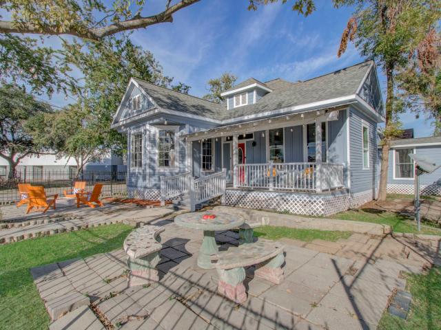 2118 Common Street