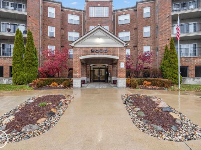 2118 Country Club Drive # Unit 10