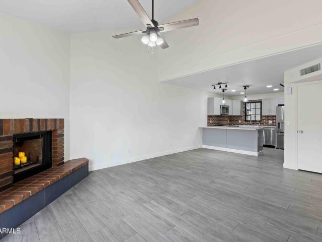 2118 e center lane # 1