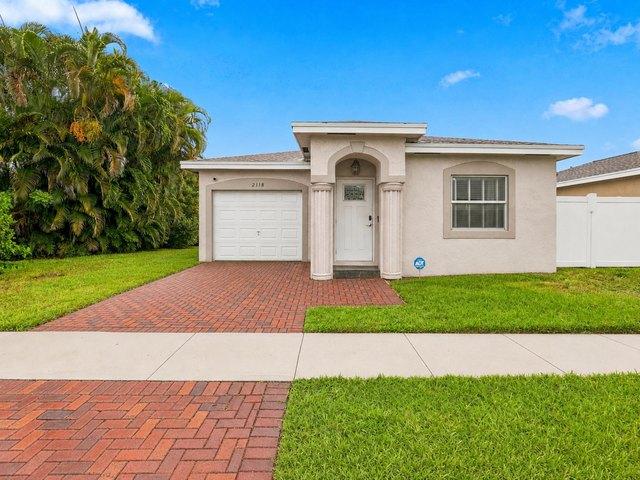 2118 E Ridge Cir E, Boynton Beach, FL 33435