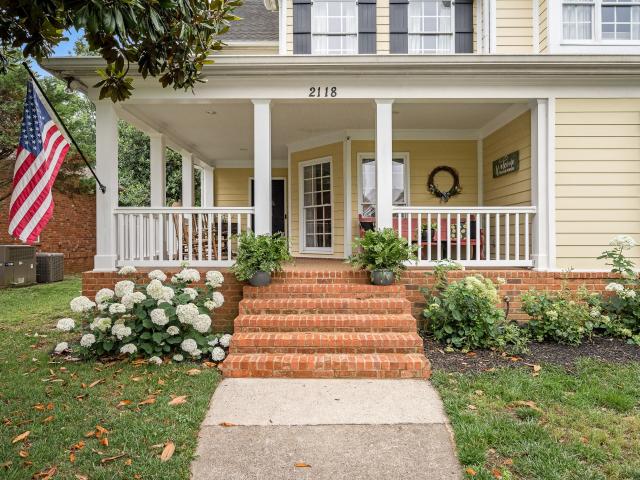 2118 Prestwick Dr