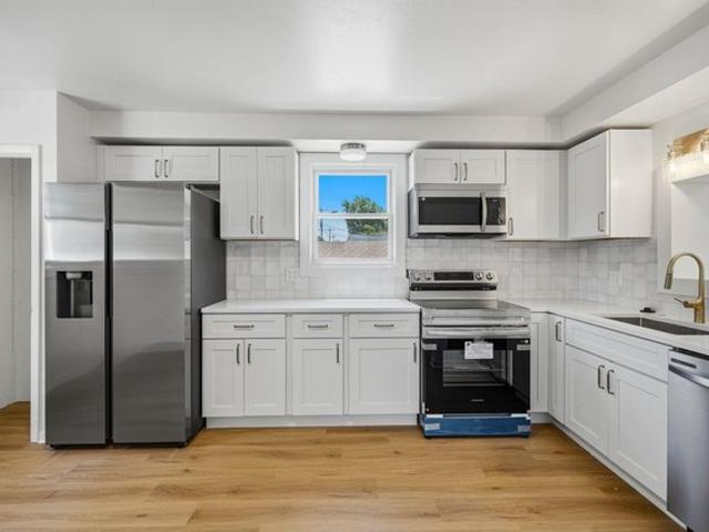 2118 S 68th St, West Allis, WI 53219