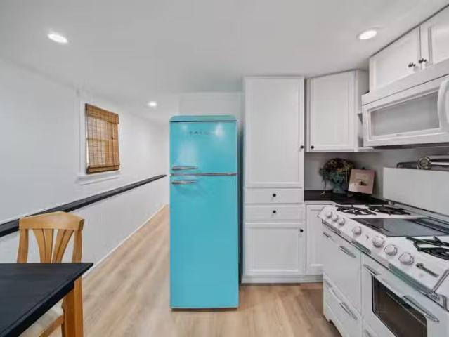 2118 3rd St, Unit 2118andahalf Condos in Santa Monica, CA