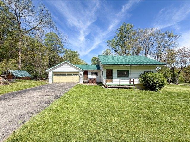21199 Shore Dr, Meadville, PA 16335