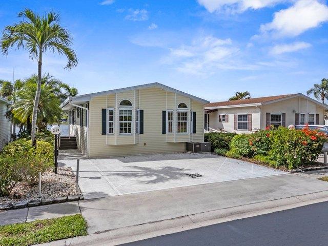 2119 Crystal Lake Dr, Naples, FL 34120