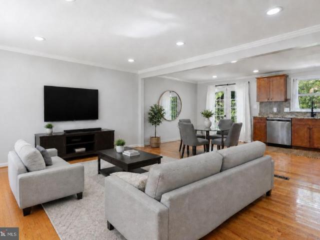2119 Gibbons Court