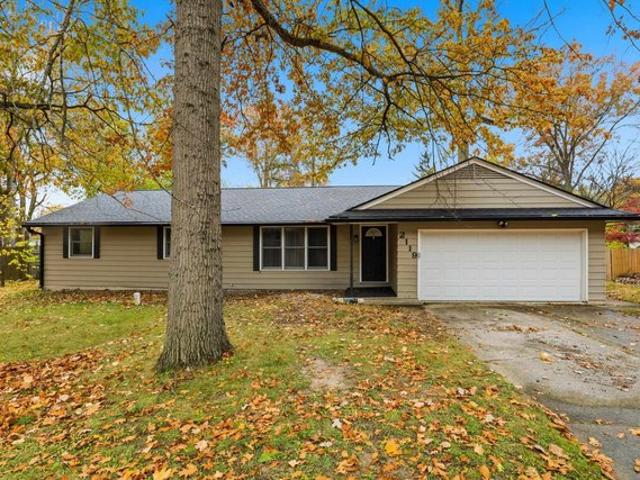 2119 Klug Dr, Fort Wayne, IN 46818