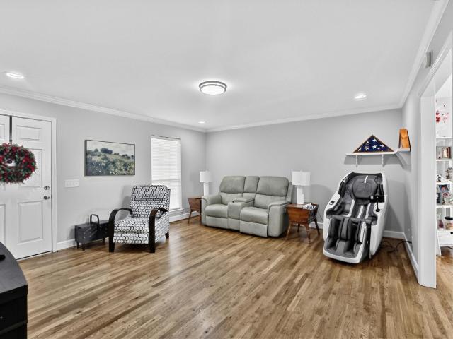 2119 SW Wren Ave