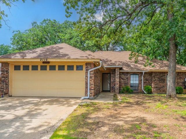 2119 Turf Club Dr, Arlington, TX 76017