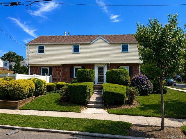 211 04 Richland Ave, Hollis Hills, NY 11364