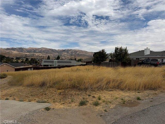 21105 Hillcrest Ct, Tehachapi, CA 93561