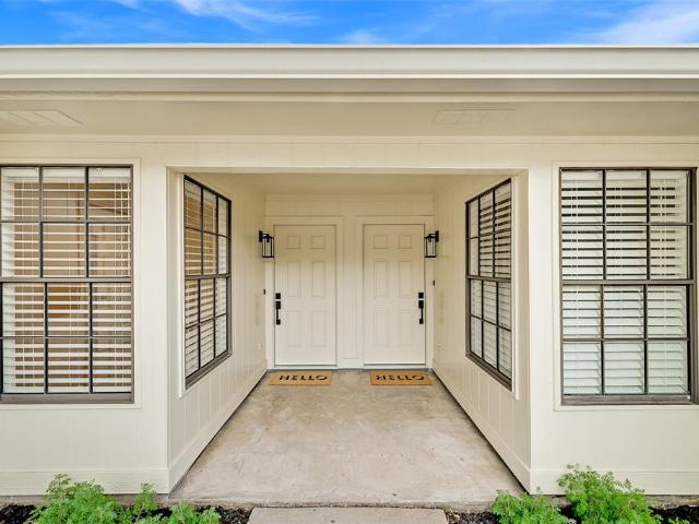 2110 Mistletoe Avenue