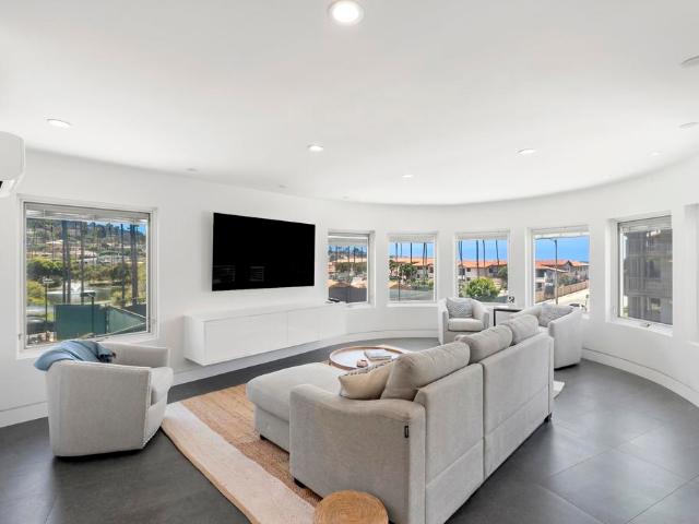 2110 Avenida De La Playa C