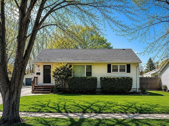 2110 Delaware Rd, Waukegan, IL 60087