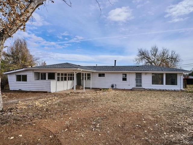 2110 Eagle Cir, Aurora, CO 80011