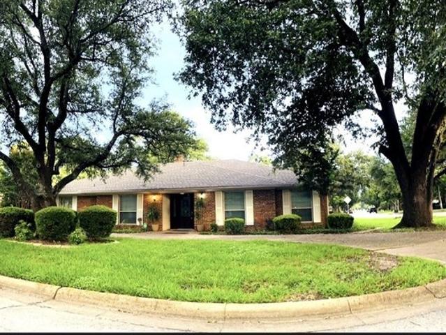 2110 Juanita Dr, Arlington, TX 76013