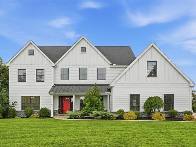 2110 Johns Ridge Rd, Coraopolis, PA 15108