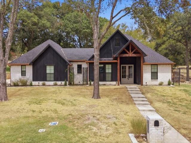2110 Stanford St, Jacksonville, TX 75766
