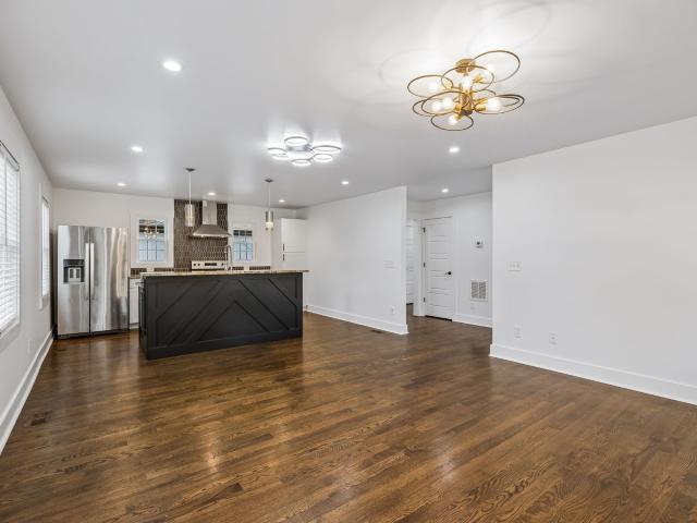 2110 Sadler Ave