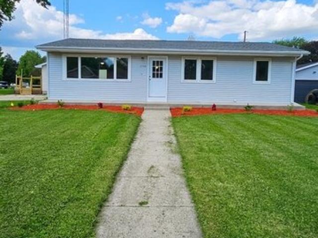 2110 W Memorial Dr, Janesville, WI 53548