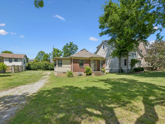 2110A W Linden Ave