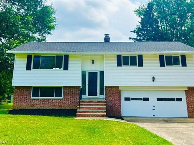 21113 Willow Ln, Strongsville, OH 44149
