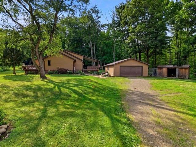 21117 Bechtold Rd, Saegertown, PA 16433