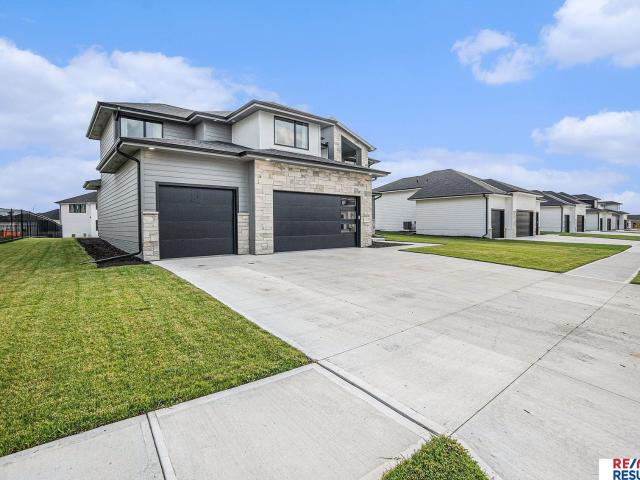 21119 Ellison Ave, Elkhorn, NE